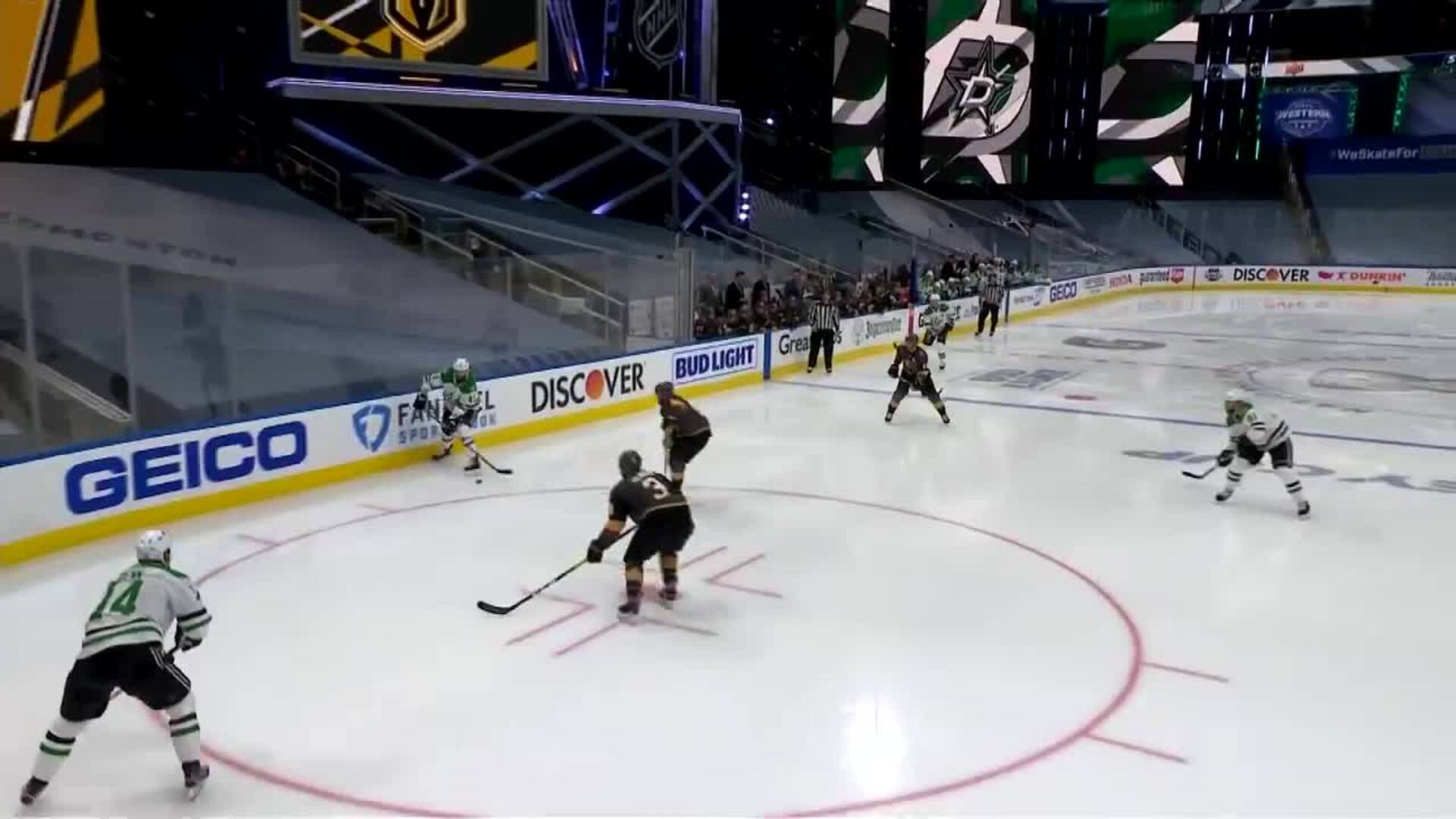 Reilly Smith fait mal paraître Anton Khudobin