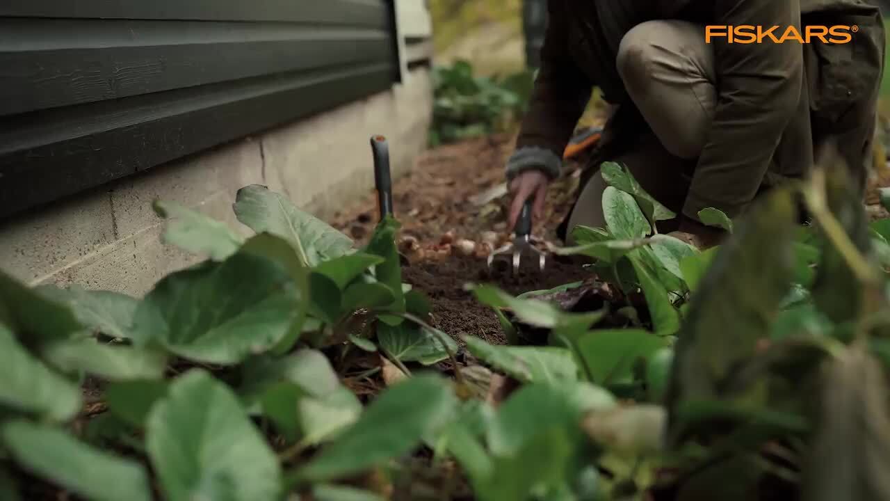 Fiskars 66 in. Lightweight Aluminum Handle Shrub Rake 1068953 - The ...