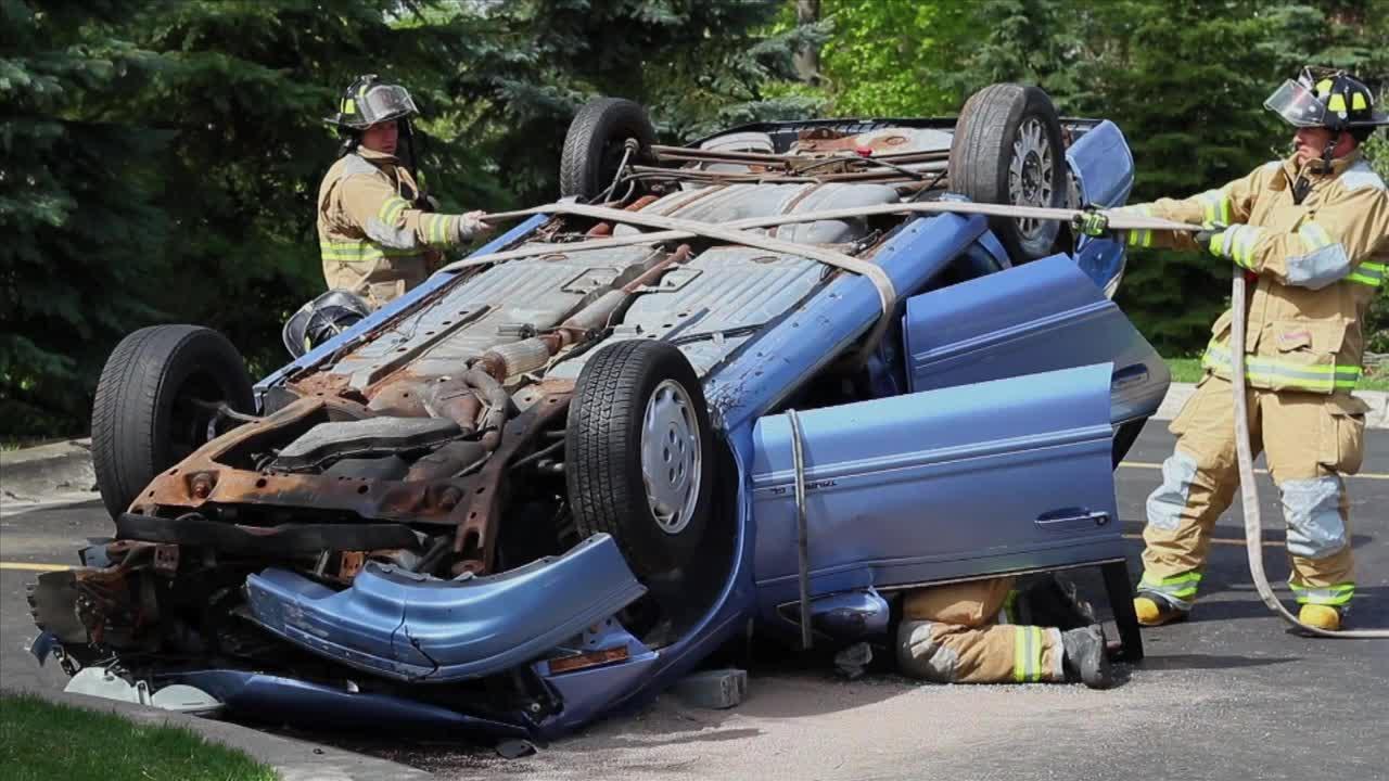 Video: Vehicle crash: Roll over technique
