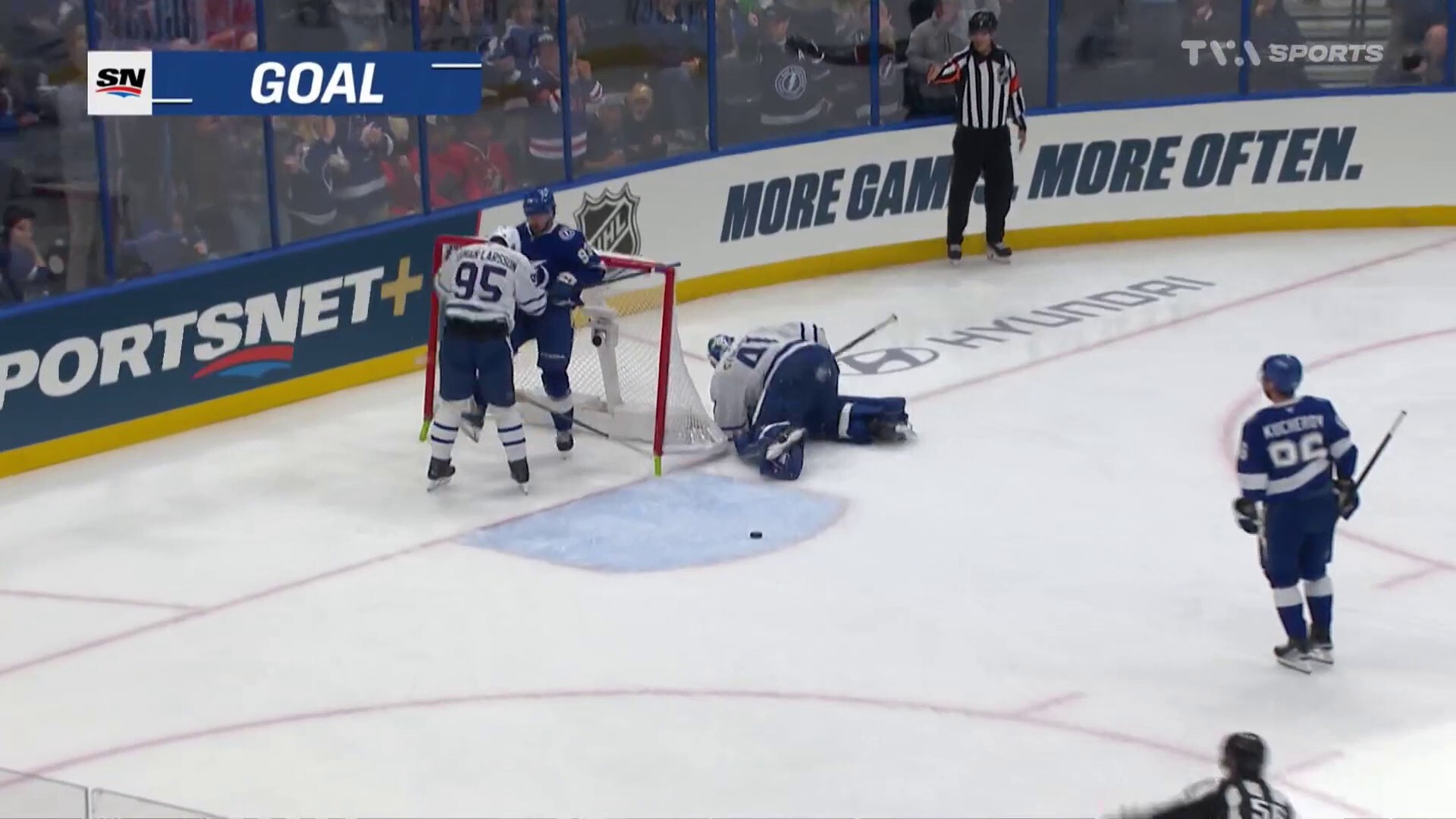 Gage Goncalves fait très mal paraître Oliver Ekman-Larsson et celui-ci ...