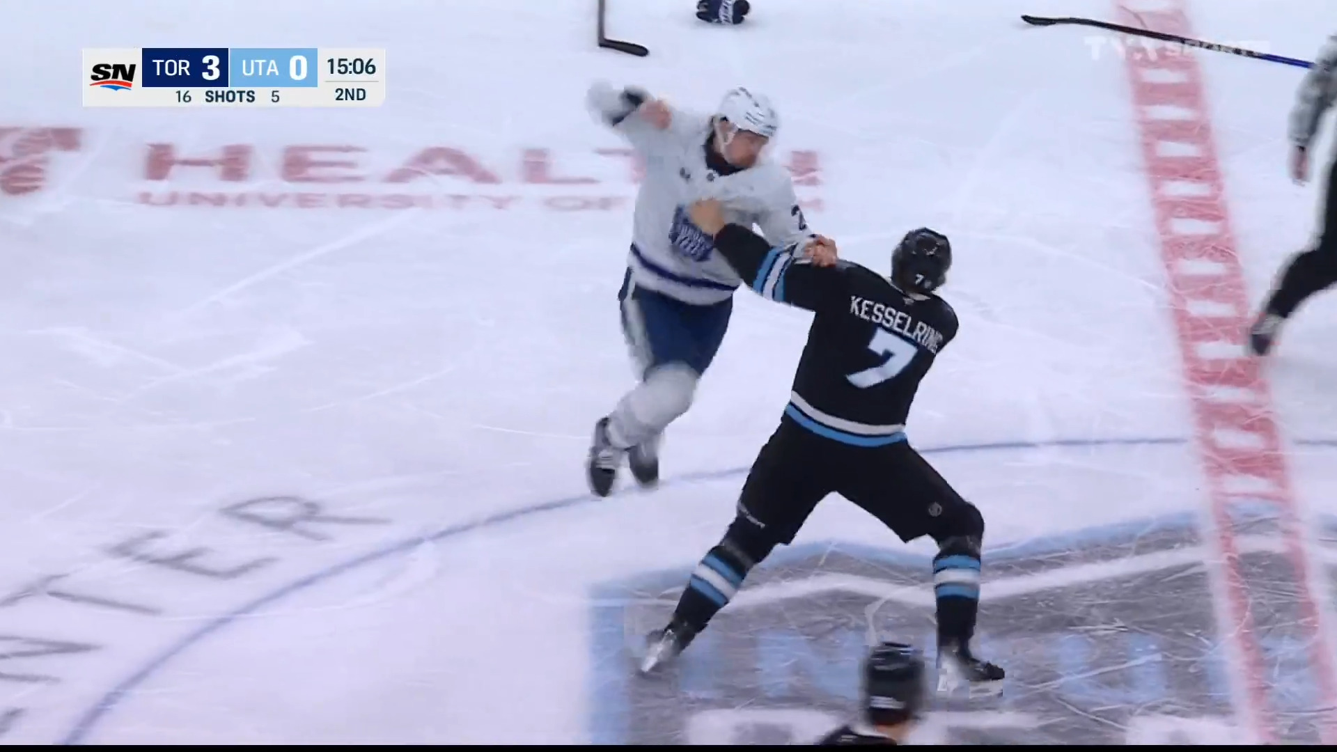 Simon Benoit tente le «Superman Punch»!