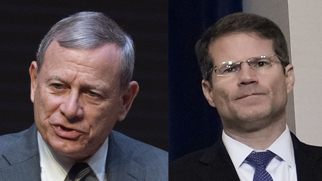 Chief Justice Roberts and Solicitor General Sauer argue Trump's tariffs ...