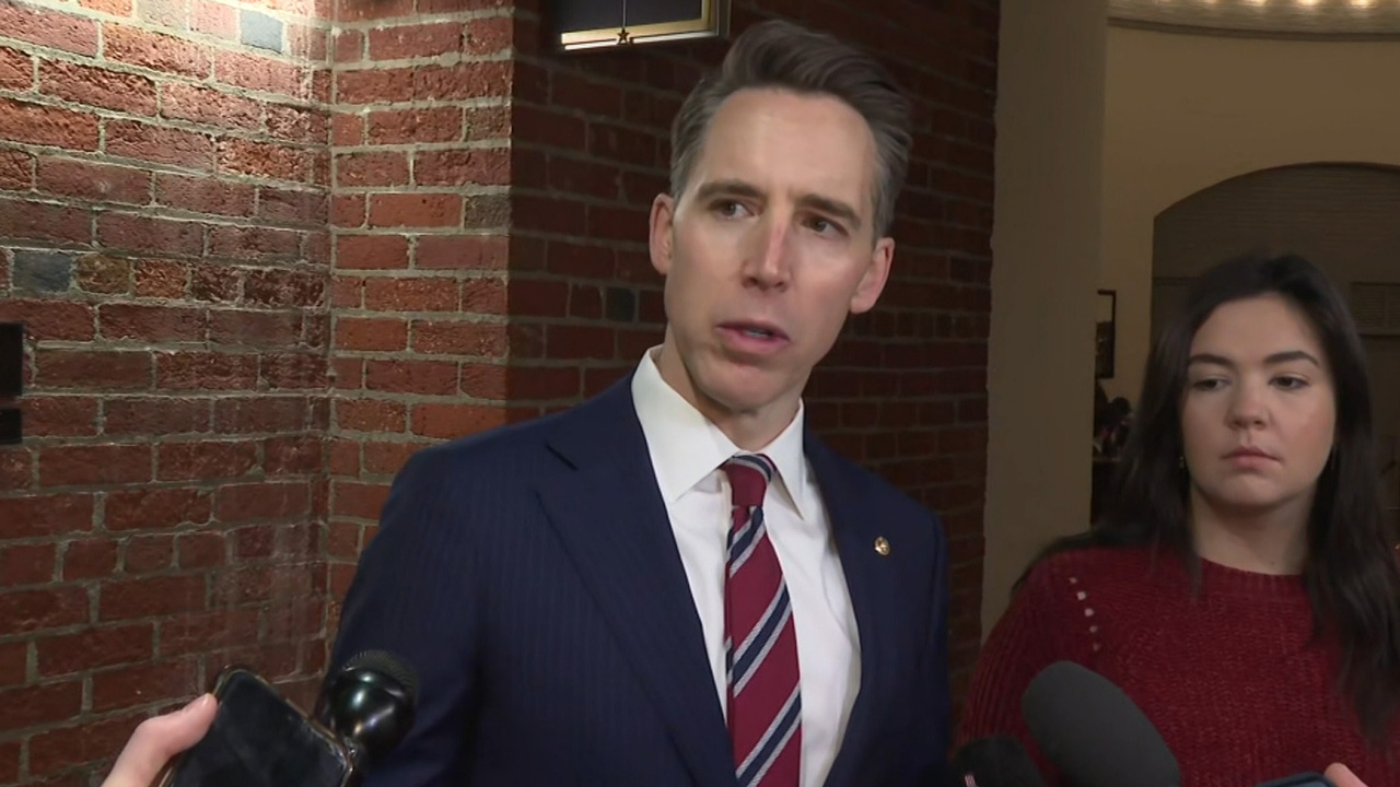 Hawley says he wasn’t at Zelenskyy’s speech because he ‘didn’t want to ...