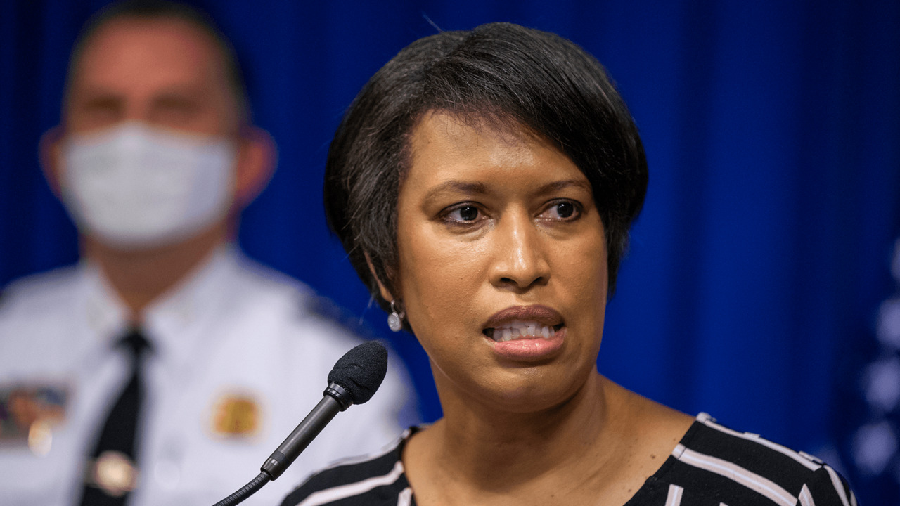 DC mayor shocked and outraged that protestors were moved by feds - POLITICO