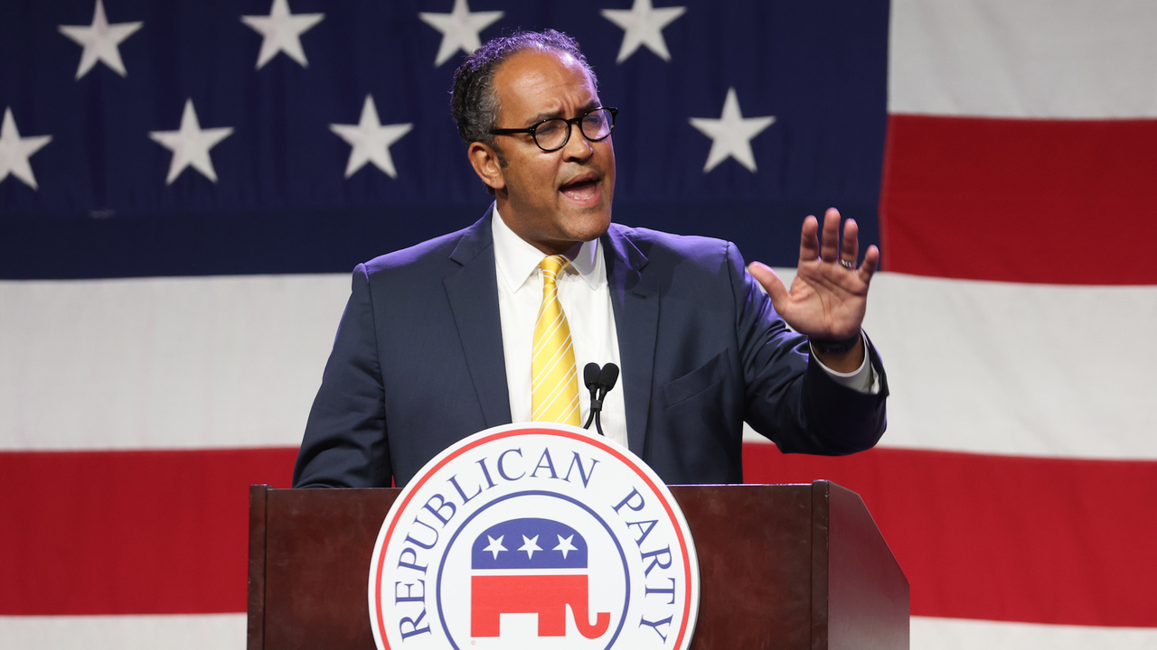'Trump is running to stay out of prison': Hurd gets booed at Iowa event ...