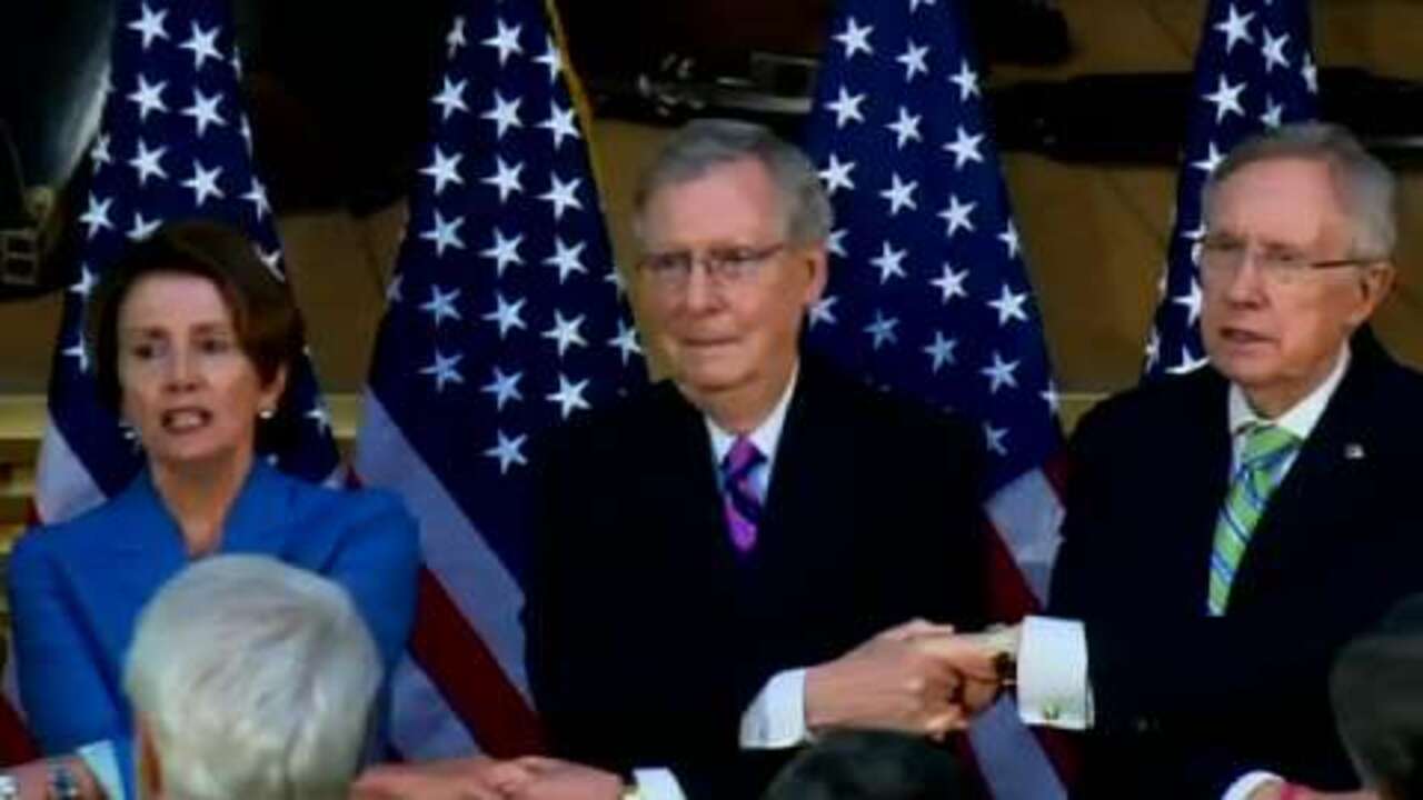 Congressional leaders hold hands and sing - POLITICO