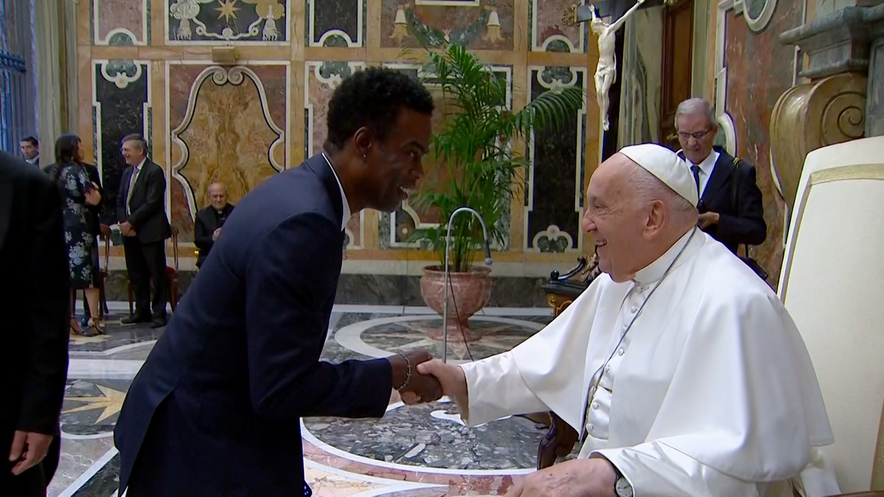 Pope Francis meets over 100 comedians in Vatican City - POLITICO