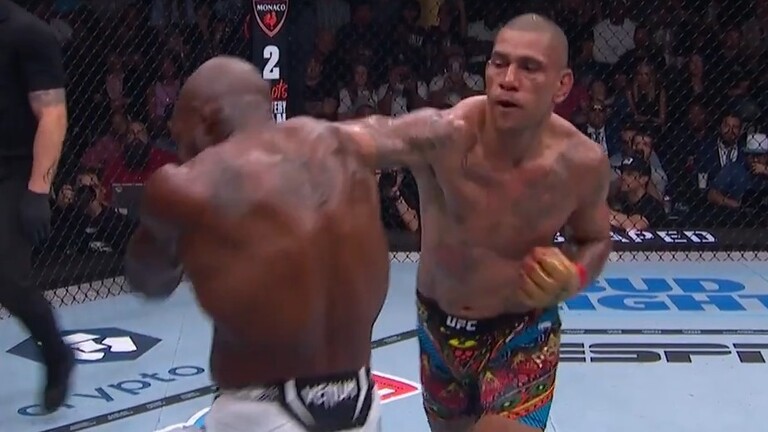 Pereira retains light heavyweight title via TKO vs. Rountree Jr. at UFC ...