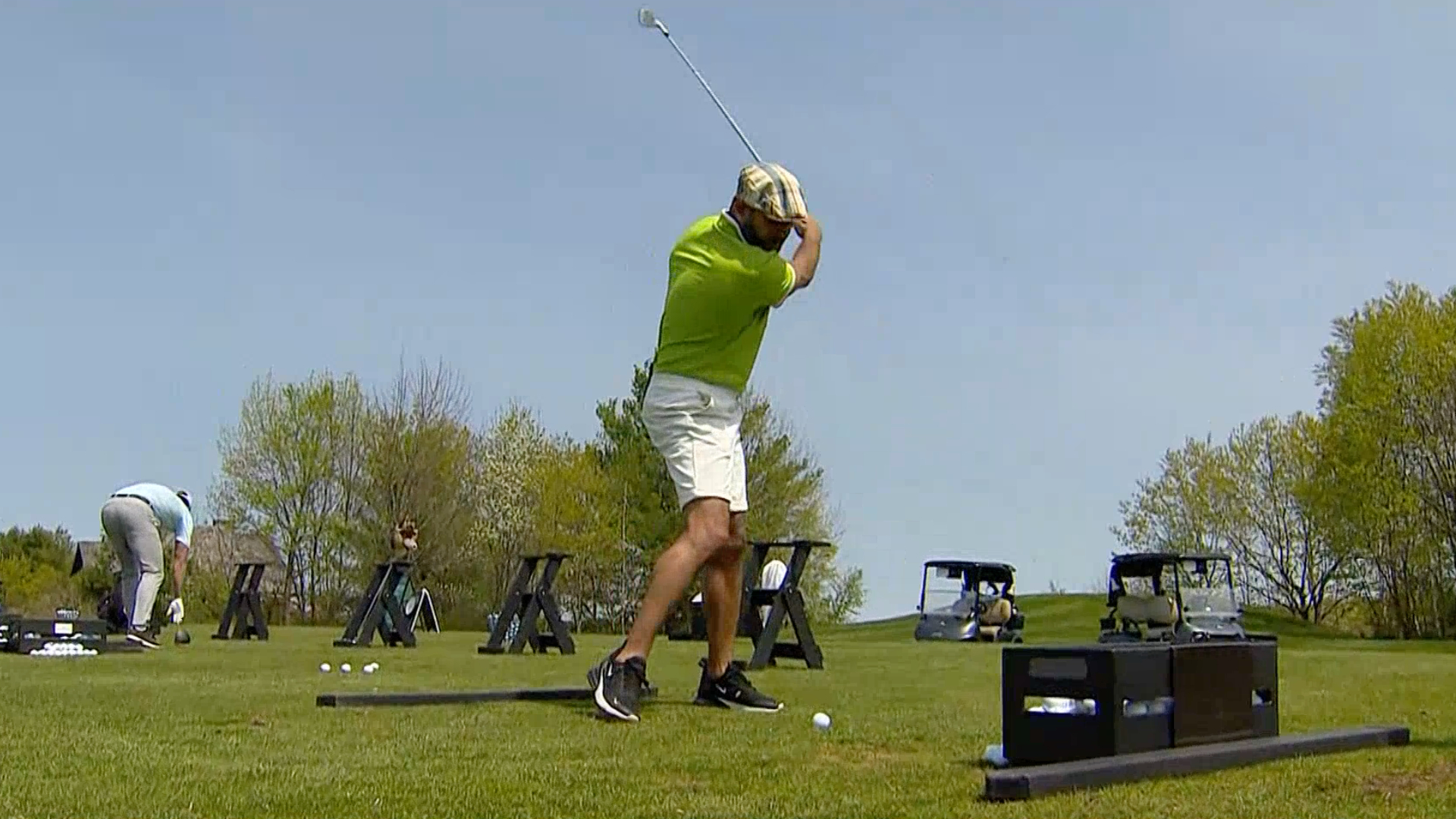 Sid and Devo test out their golf game – Breakfast Television