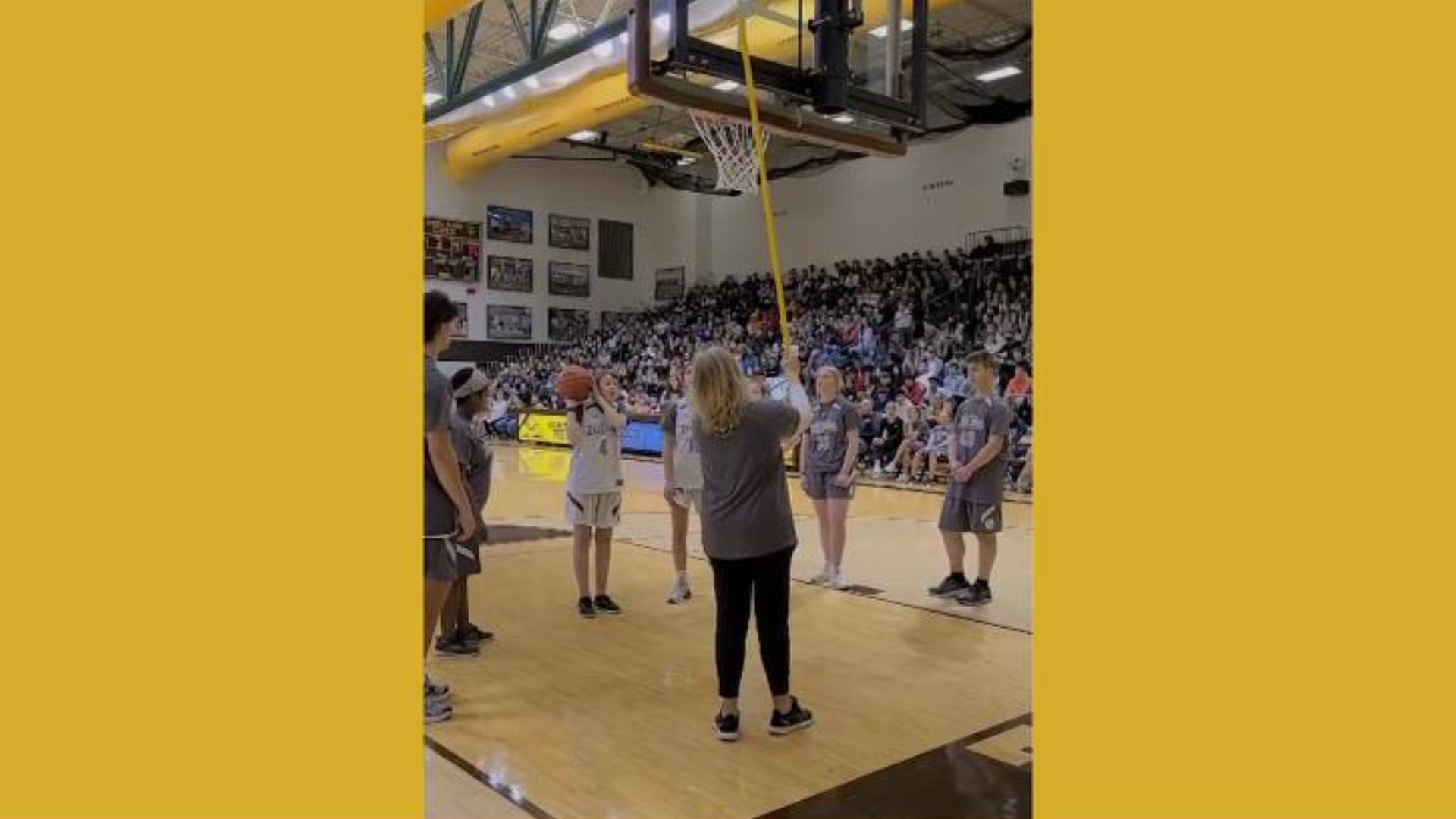 Crowd erupts after blind basketball player sinks her shot – Breakfast ...