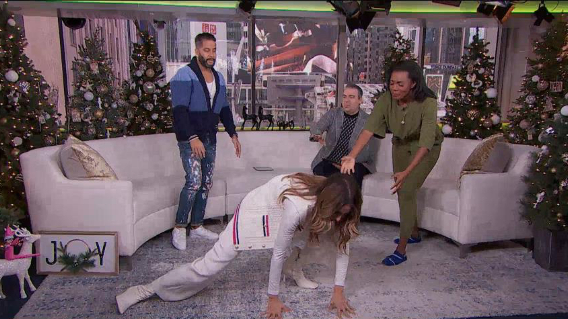 How well can our hosts do the infamous ‘House Party’ dance? – Breakfast ...