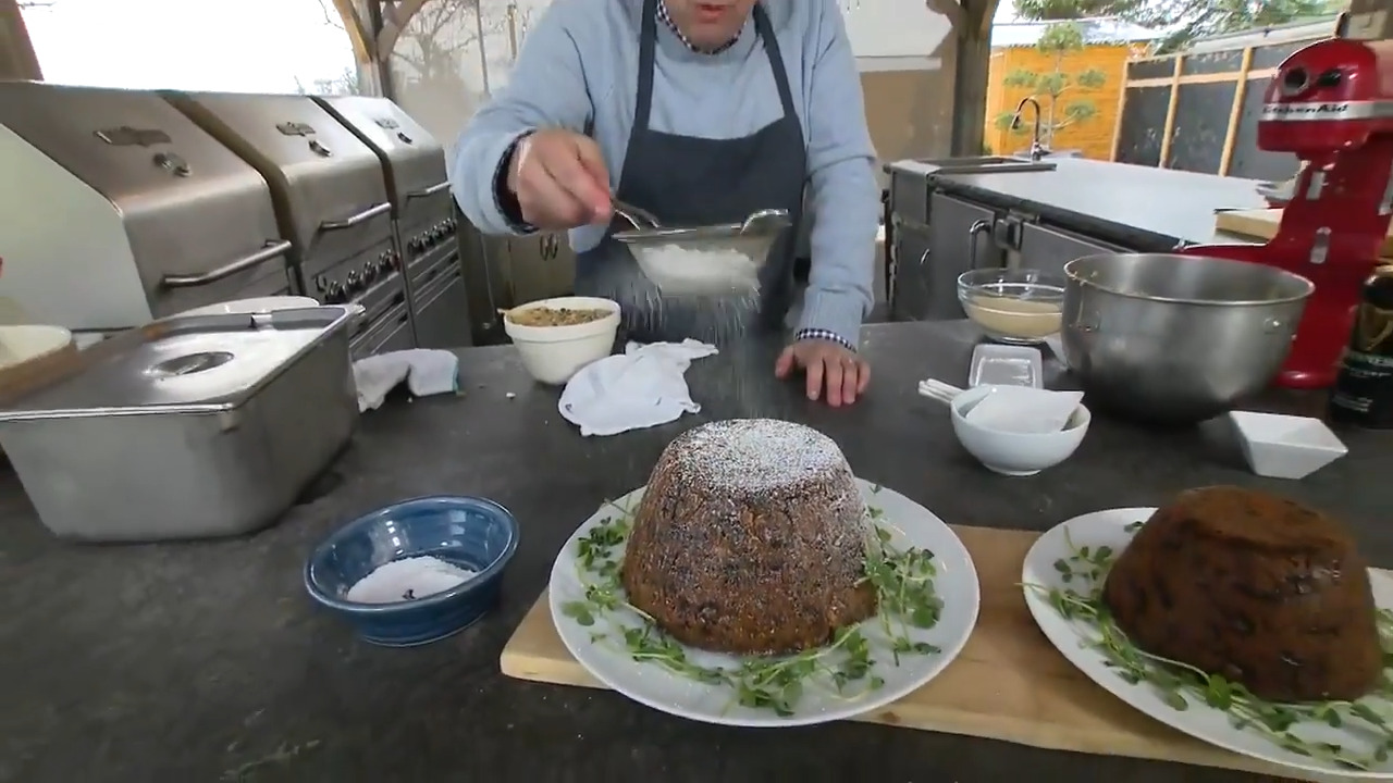 A traditional Christmas pudding you can make well in advance - Video ...