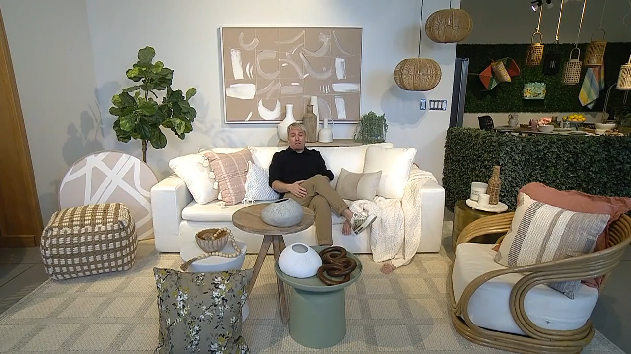 How to accessorize your space for the season on a budget - Video ...