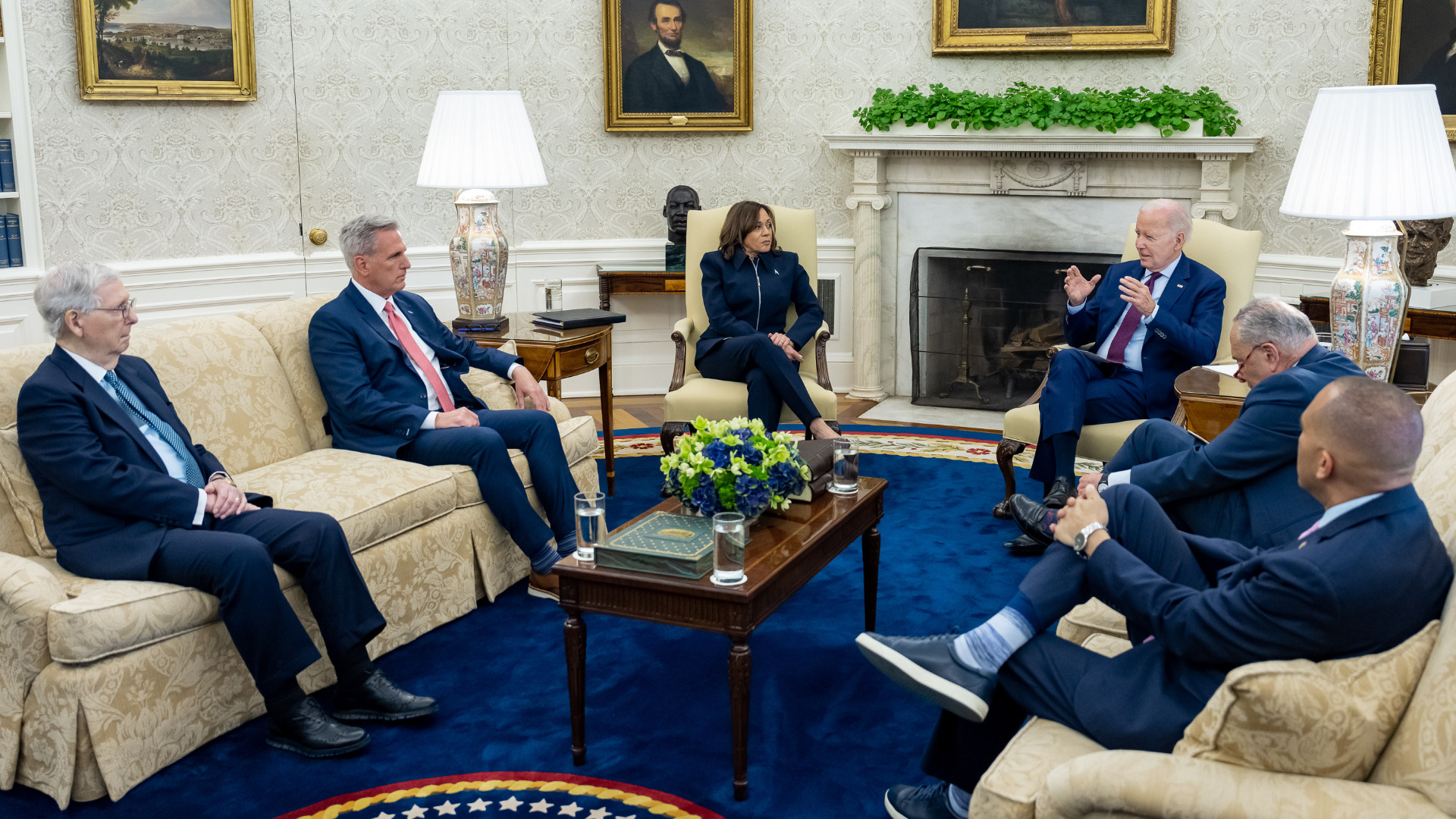 Should sneakers be worn inside of the White House? – Breakfast Television