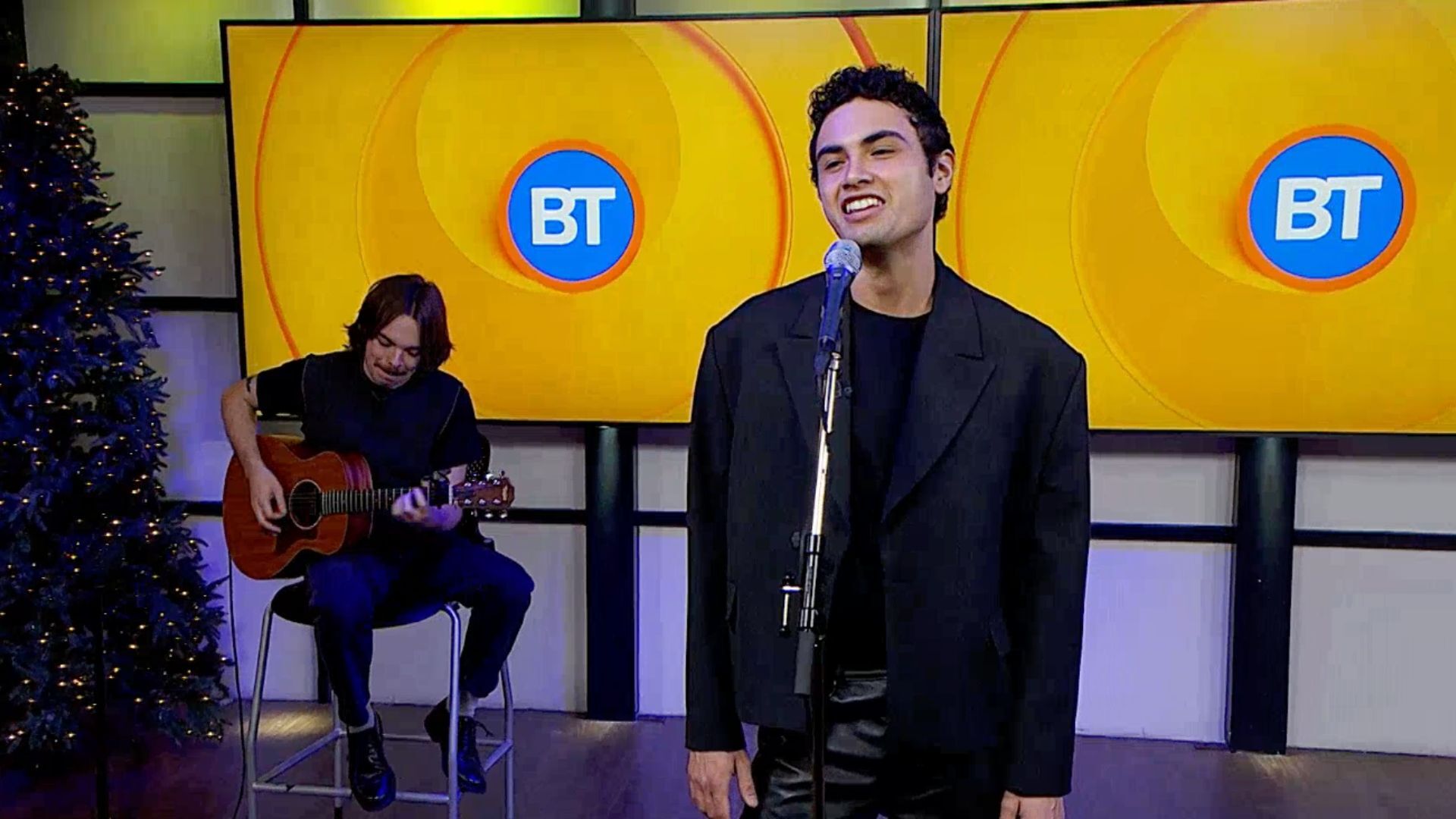 Canadian singer Josh Alexander performs “Keep on Giving the Love” LIVE ...