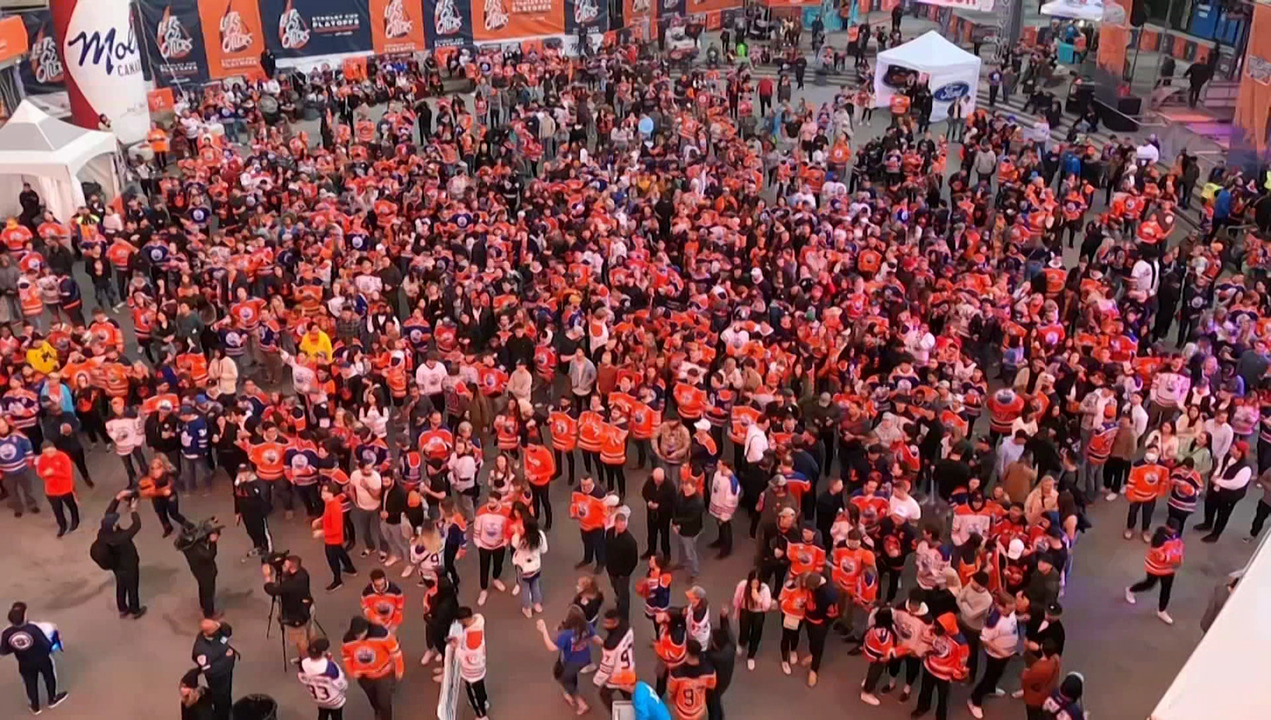 Oilers fans flock to Ice District Plaza to watch second playoff game