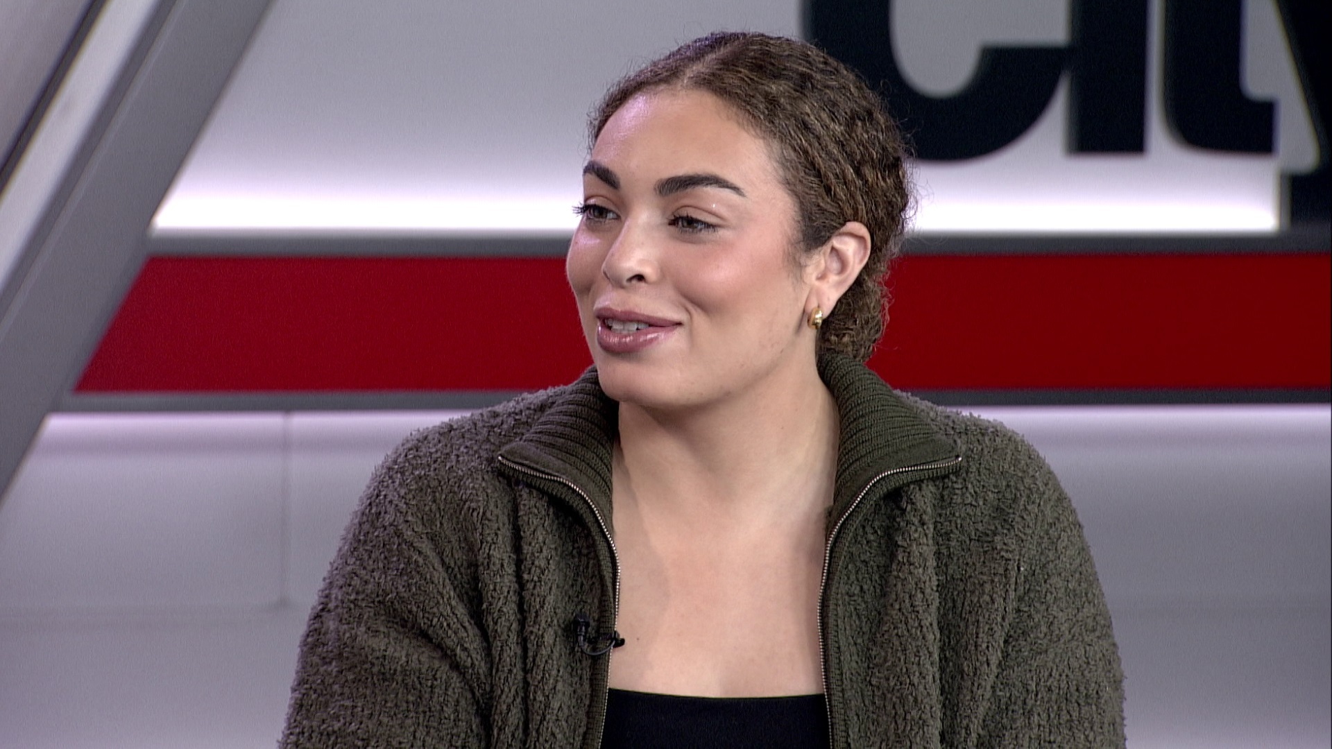 PWHL superstar Sarah Nurse gives back to the community