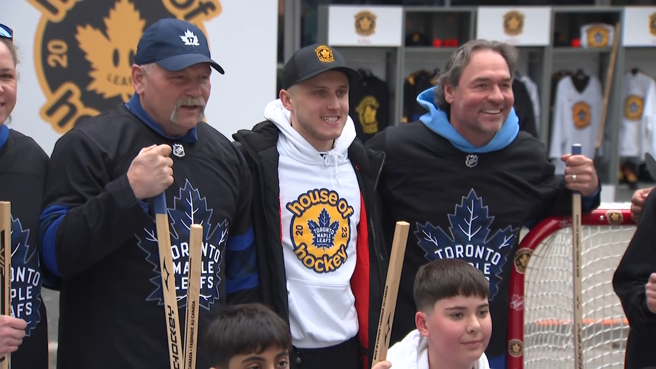 Leafs President and alumni play shinny in downtown Toronto