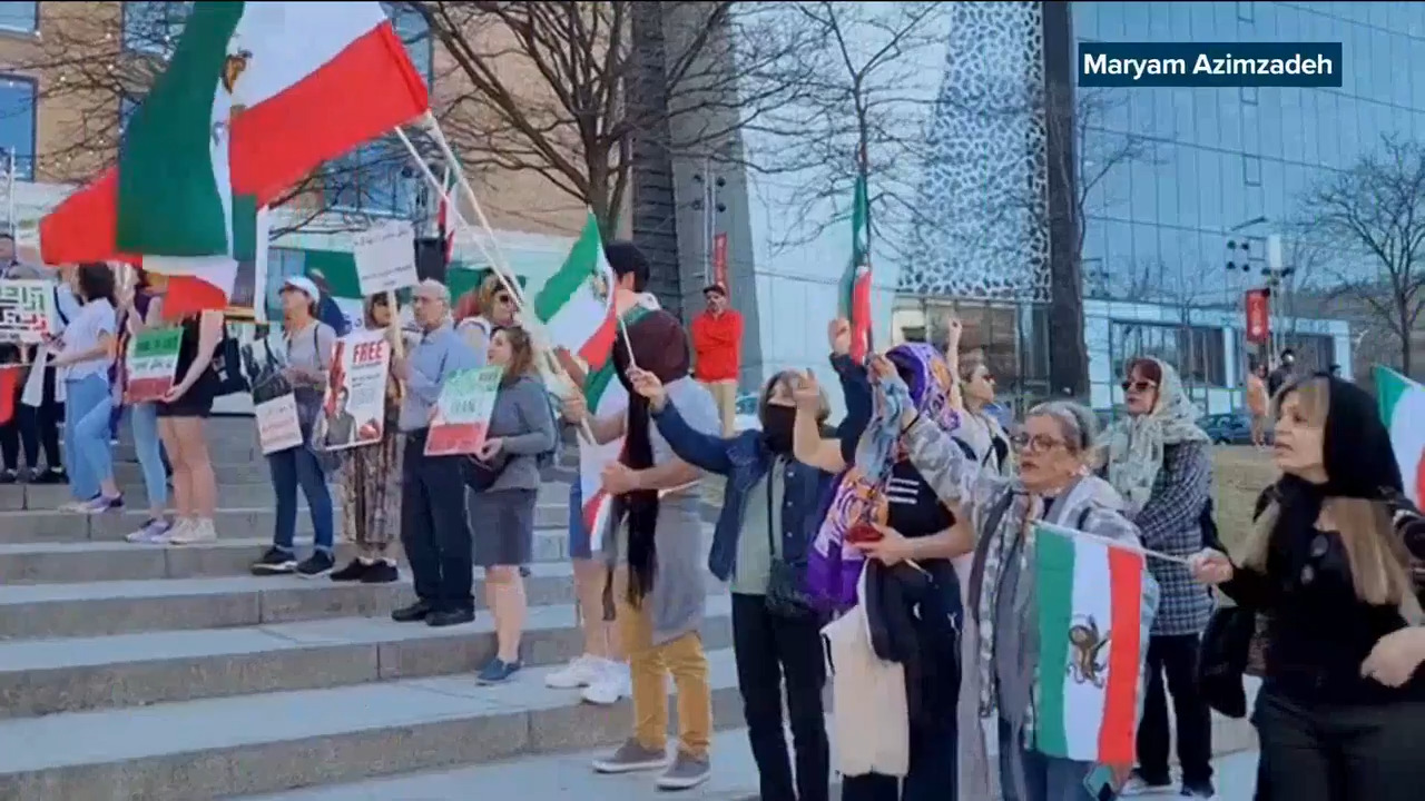 Montrealers come out to support Iran