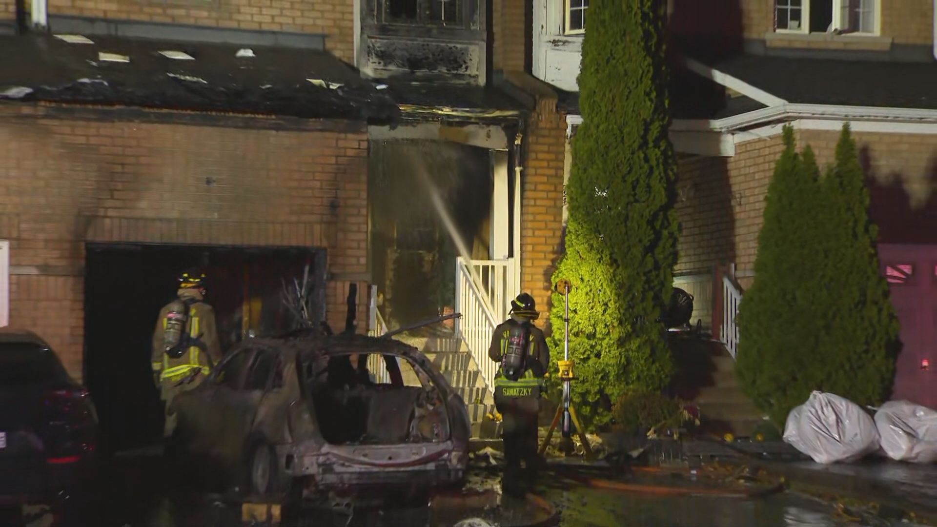 Townhouse fire in Vaughan destroys home, incinerates vehicle