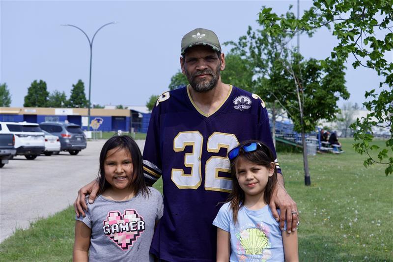 Winnipeg police investigate why Transcona home exploded