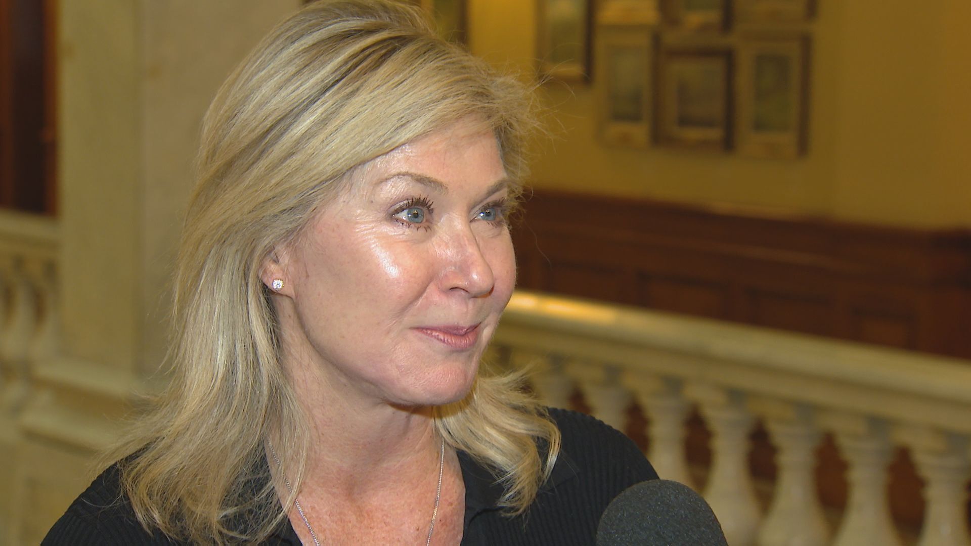 Why are 91 candidates running in Pierre Poilievre's riding?