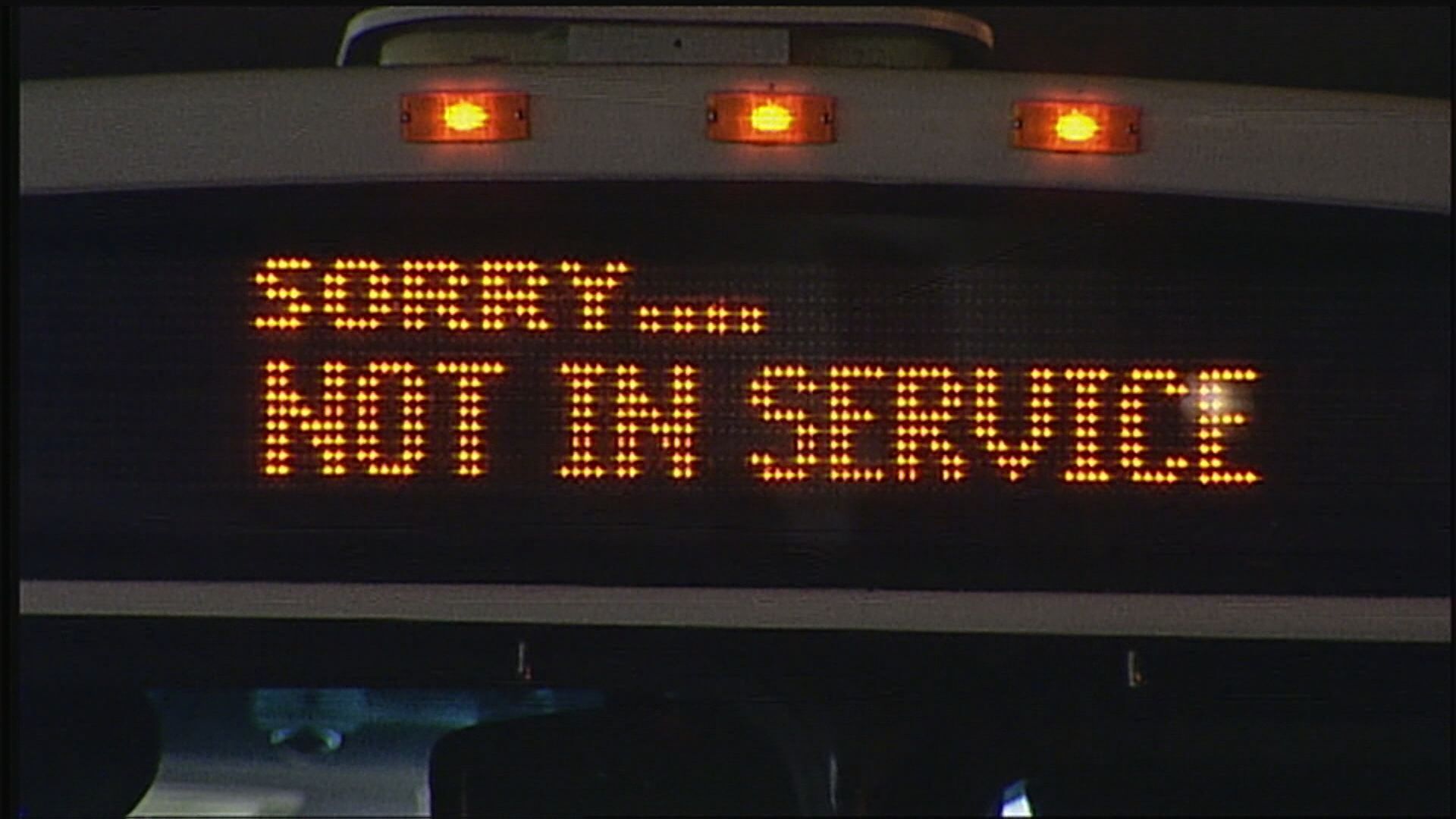 Transit leader warns TTC workers are preparing to strike at midnight