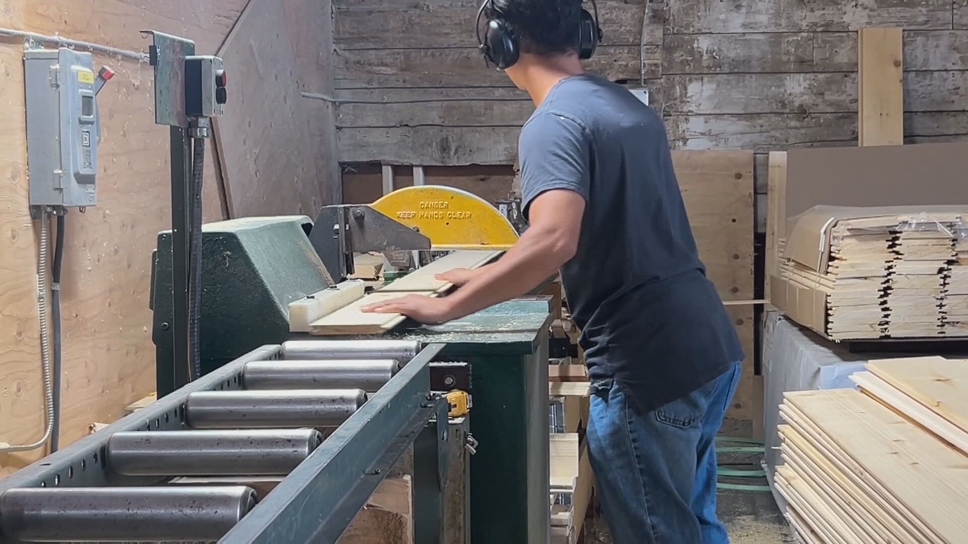 Handcuffed and shackled, alleged Montreal mob boss Leonardo Rizzuto in ...