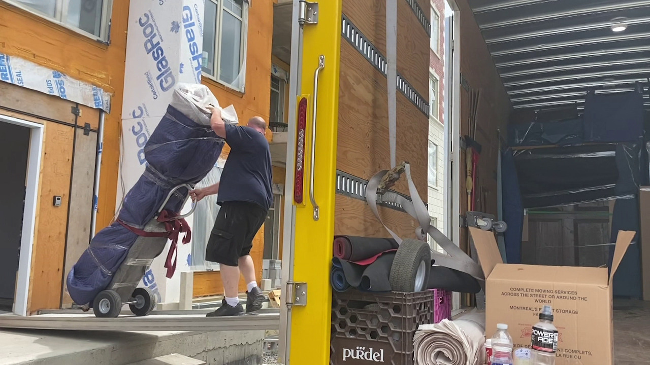 Quebec movers hit with labour shortage ahead of July 1 moving day