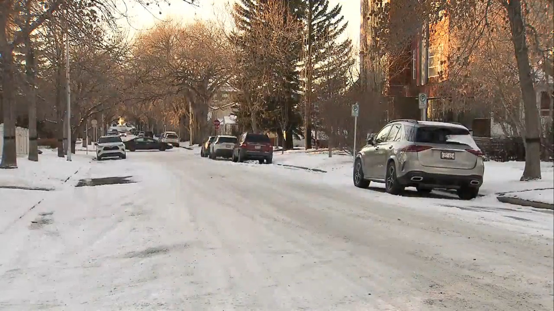 Unexpected snowfall in Calgary makes roads dangerous
