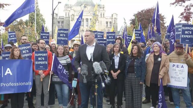 Vancouver Symphony Orchestra musicians issue historic strike notice