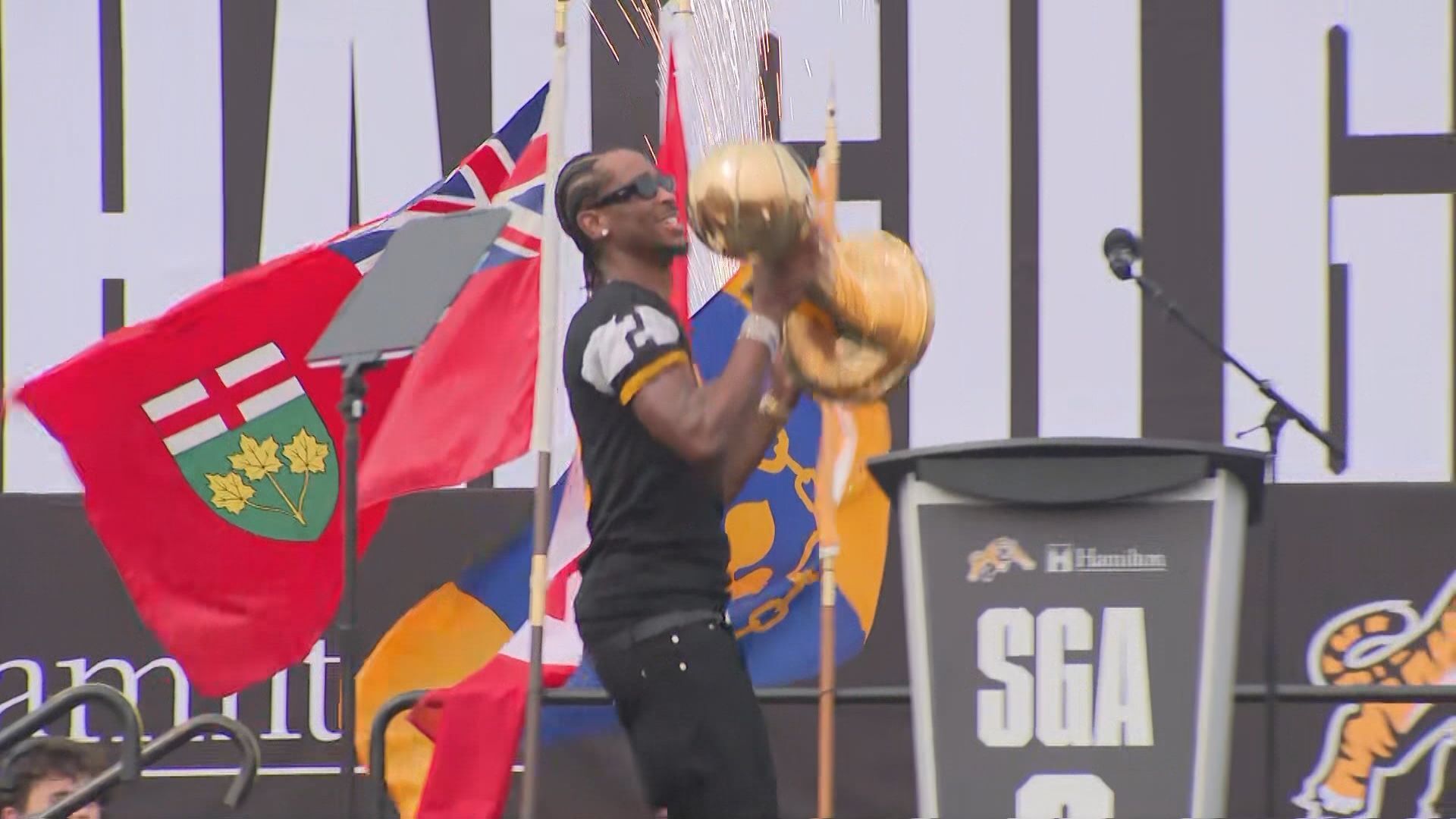 Thousands pack football stadium to celebrate Shai Gilgeous-Alexander