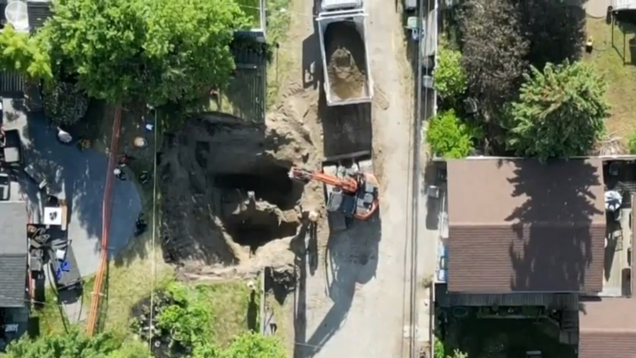 Calgary trench collapse traps one person | CityNews Calgary