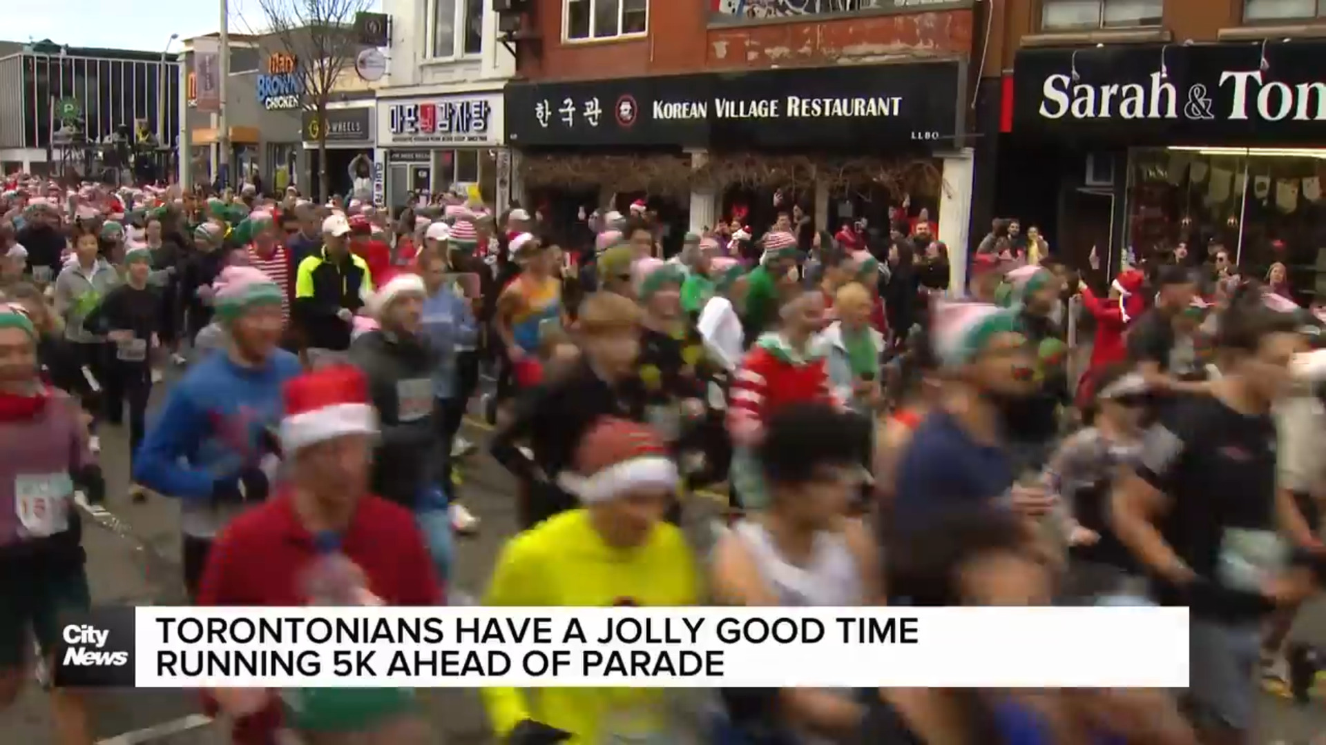Torontonians have a jolly good time running 5k ahead of the parade