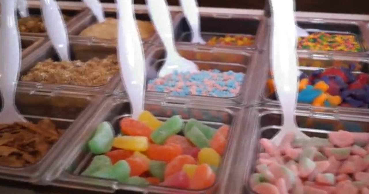 Sweet Frog Premium Frozen Yogurt - Takeout & Delivery - 23 Photos & 28 ...