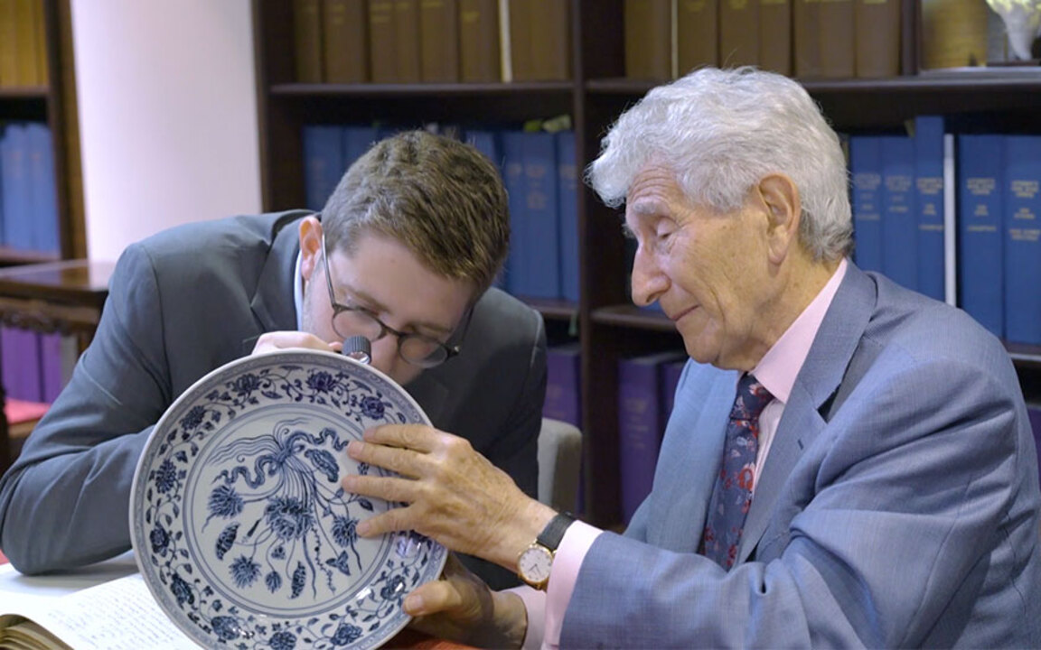 A LARGE FAMILLE ROSE PUNCHBOWL