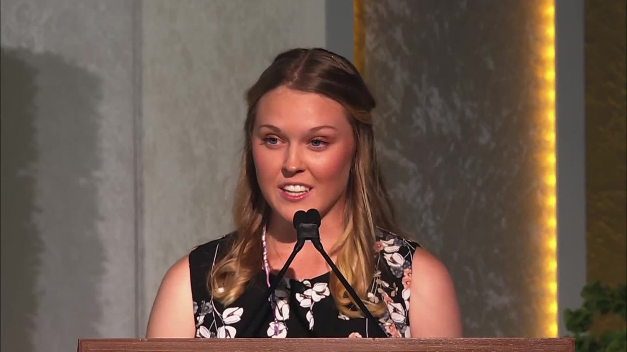 Brooke Henderson Accepts 2019 Founders Award Lpga Ladies Professional Golf Association