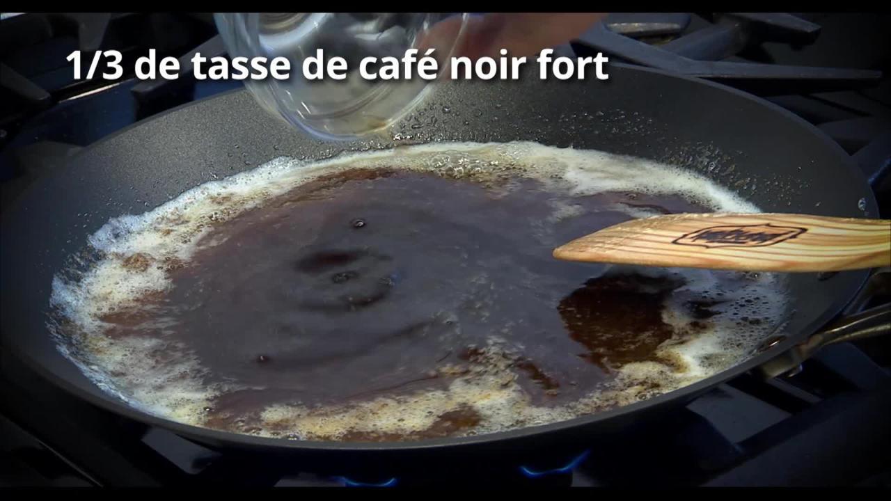 Brie cuit au four au café, à l'érable et aux pacanes | Recettes du Québec