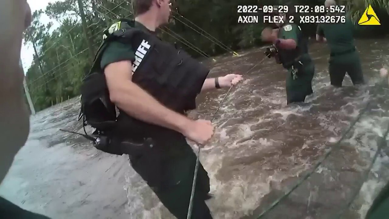 Florida Deputies Form Human Chain To Rescue Woman From Floodwaters Florida Deputies Form Human Chain To Rescue Woman From Floodwaters