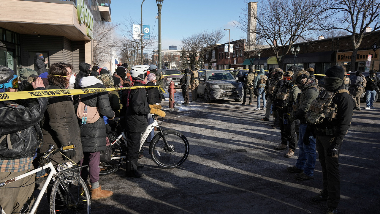 WATCH LIVE: Minneapolis officials hold briefing after Border Patrol ...