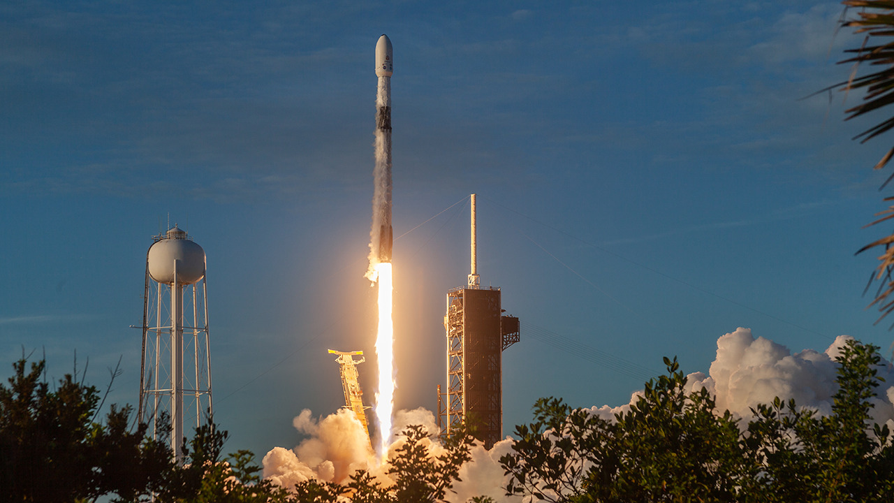 WATCH LIVE: SpaceX rocket launches Starlink satellites into orbit ...