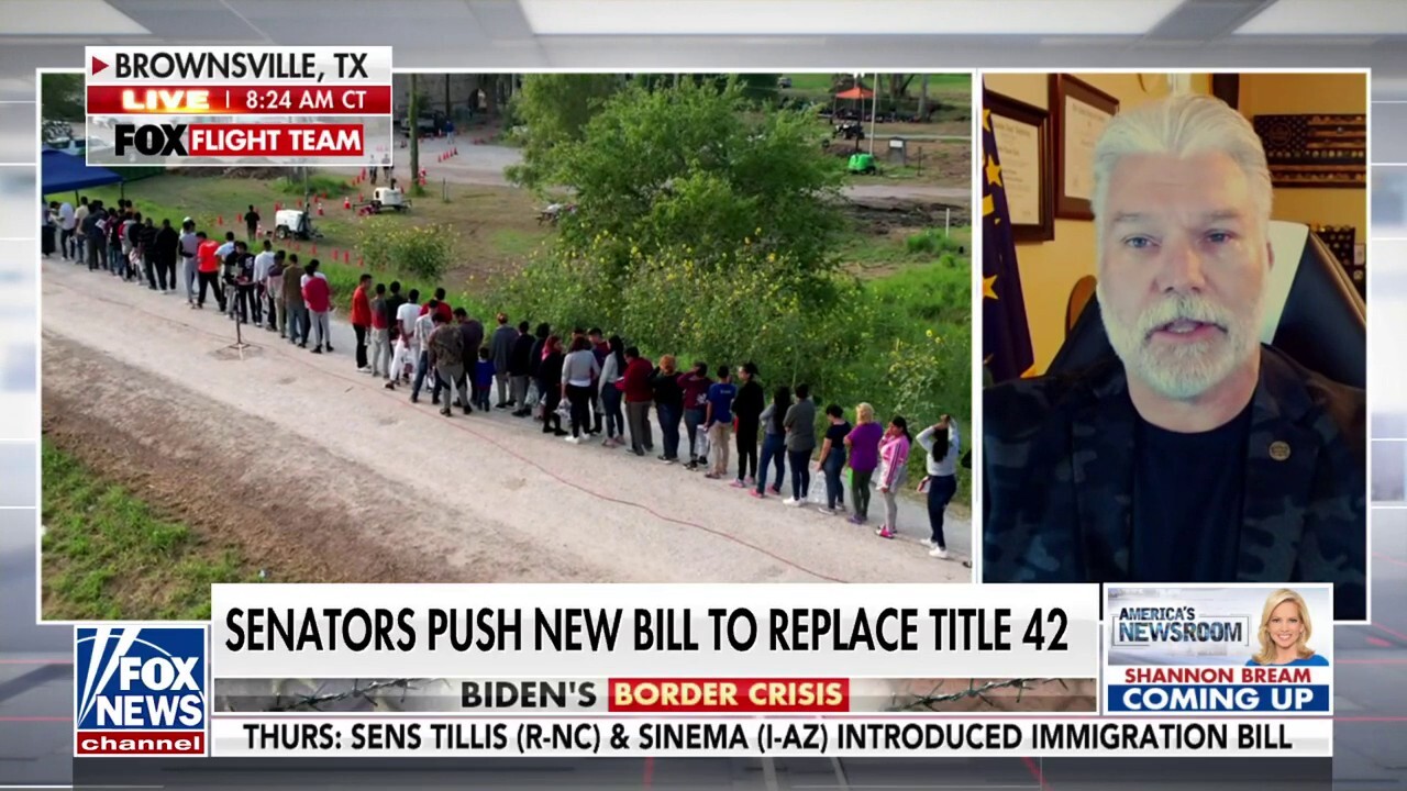 Senators push new bipartisan bill to replace Title 42 as migrant crossings surge | Fox News Video