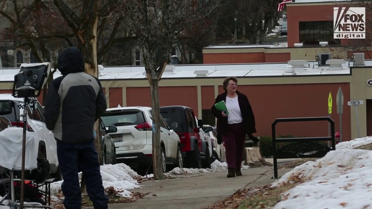 Cathy Mabbutt heads into court | Fox News Video Cathy Mabbutt heads into court | Fox News Video
