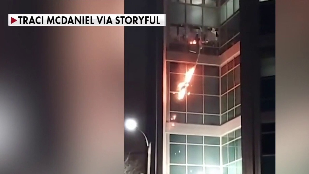 St. Louis jail riot leaves at least 1 officer hurt | Fox News Video