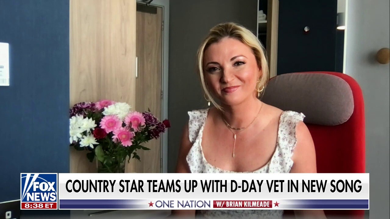 Karen Waldrup teams up with D-Day veteran in new song | Fox News Video