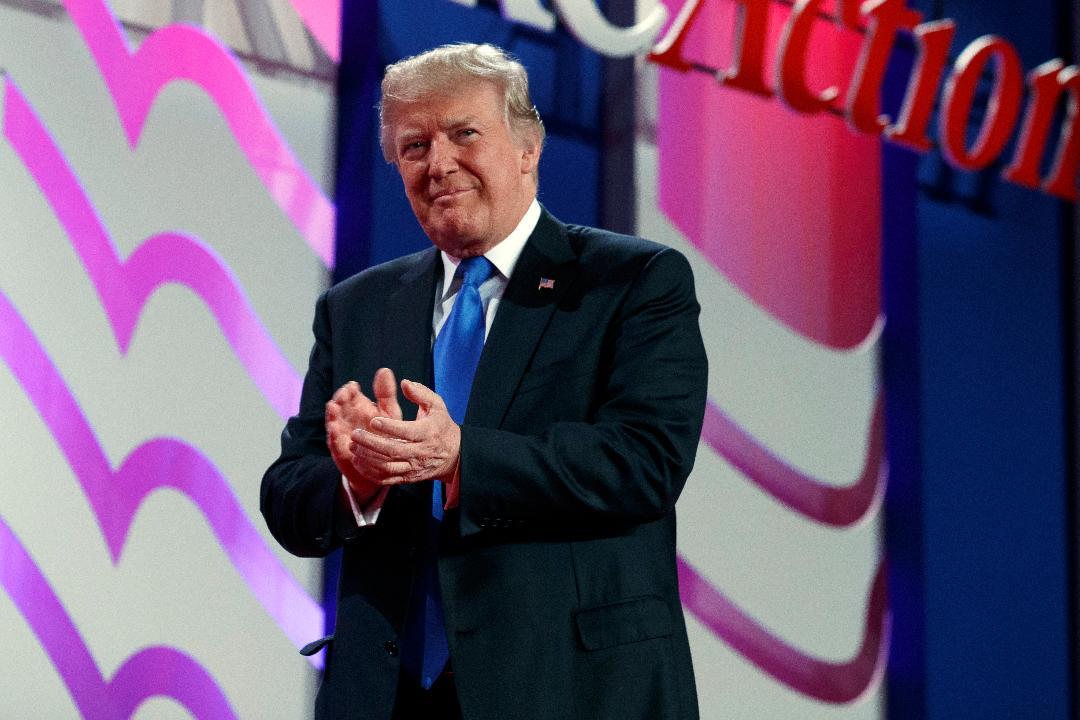 Trump cheers Dow hitting record-high 23K | Fox Business Video