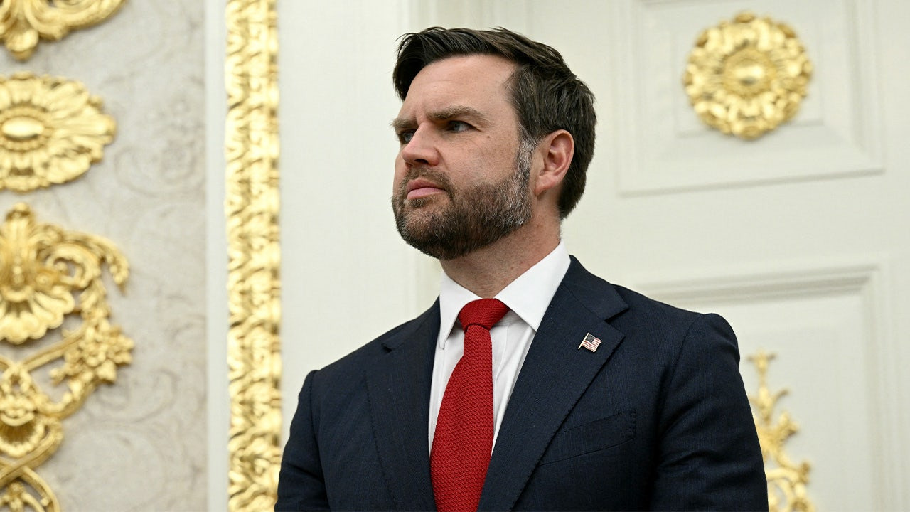 WATCH LIVE: VP Vance delivers remarks after roundtable in Minneapolis ...